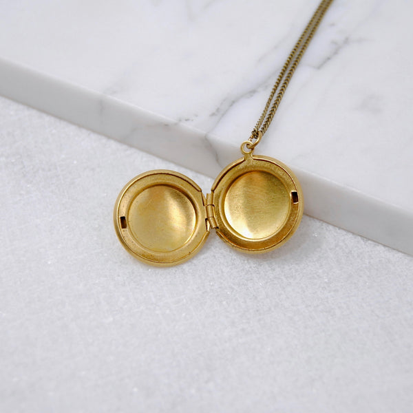 ROUND LOCKET NECKLACE - SPARKLEFARM